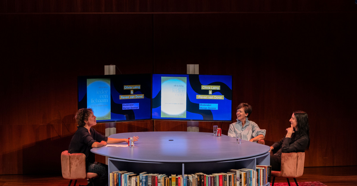 Terugkijken: Olivia Laing en Raven van Dorst op Exploring Stories 2022 ...