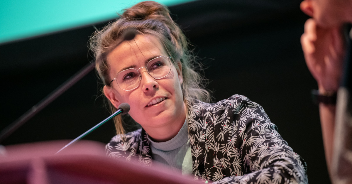 Lisa Weeda vertelt waarom ze fictie nodig had om het verhaal van haar ...